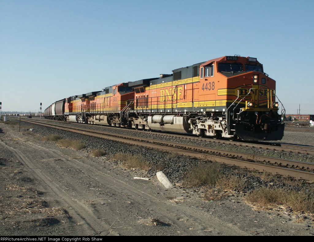 BNSF 4438